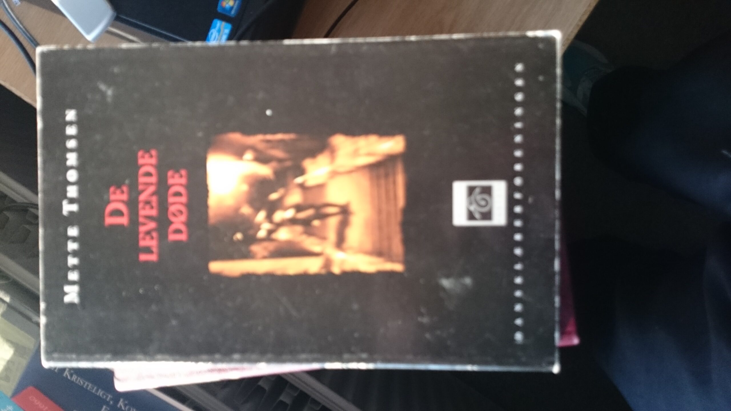 De levende døde. Mette Thomsen - Hobby-loppeshoppen.dk