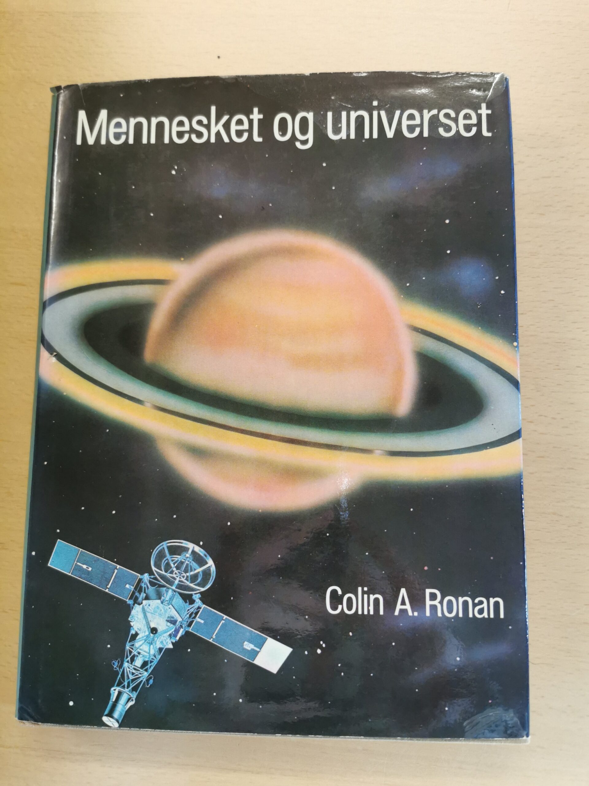 Mennesket og universet. Af Colin A. Ronan. - Hobby-loppeshoppen.dk